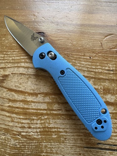 BENCHMADE 556 Mini Griptilian Blue 154cm Axis Drop Point Plain ...