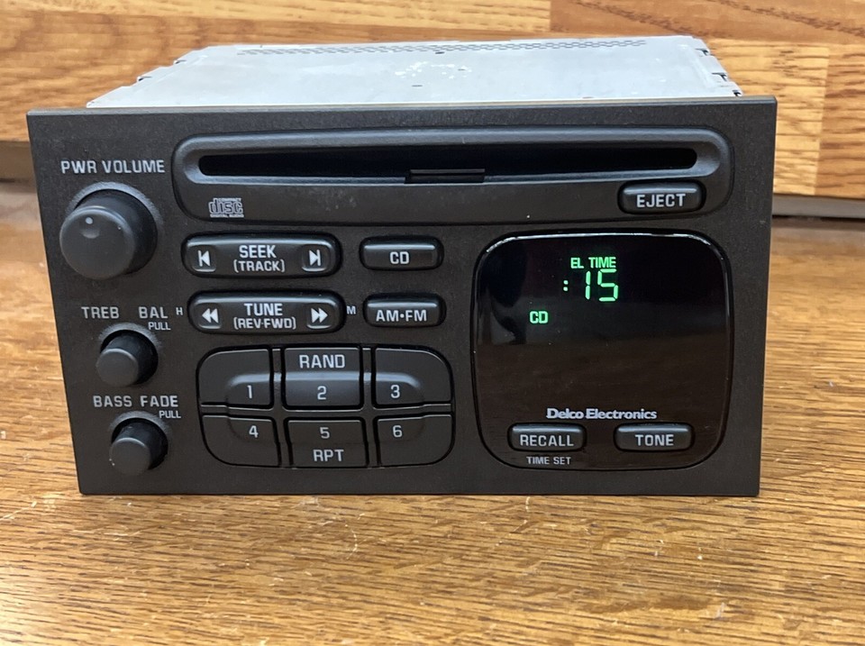 Geo Metro Prizm Tracker radio Chevy OEM Cd Radio 93 94 95 96 97 98 99 ...