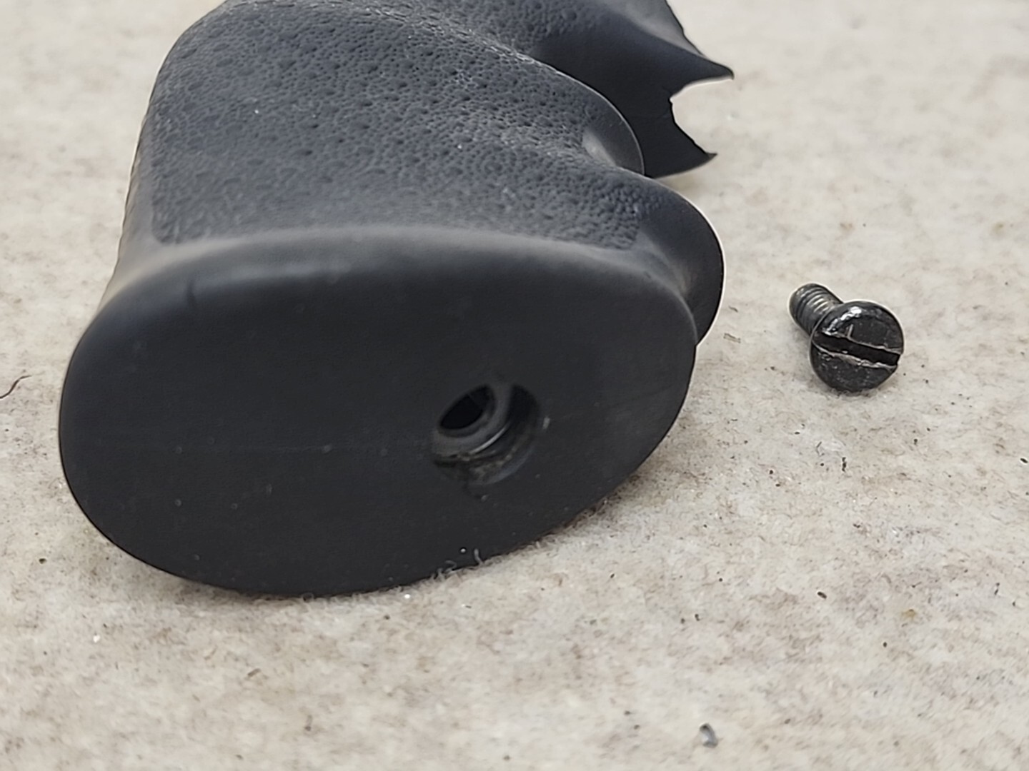 Taurus Medium Frame .38 Special Revolver Black Rubber Grips (Bottom ...