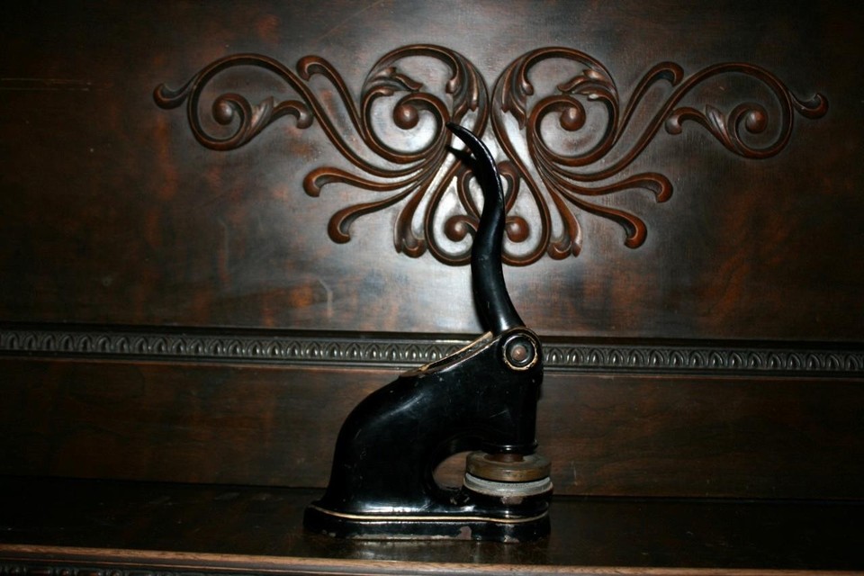 FARMERS OIL CO. PLENTYWOOD, MONTANA Cast Iron Corporate Seal ...