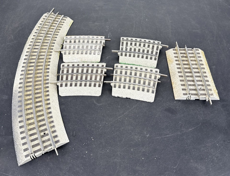 Lionel Fastrack Full Curve 0-36 & 4 1/4 Curve Tracks And 1 Half Stright ...