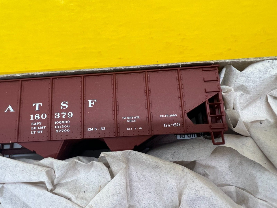 New Accurail [HO Scale] USRA 55-Ton Hopper Santa Fe [#2501] Kit | eBay