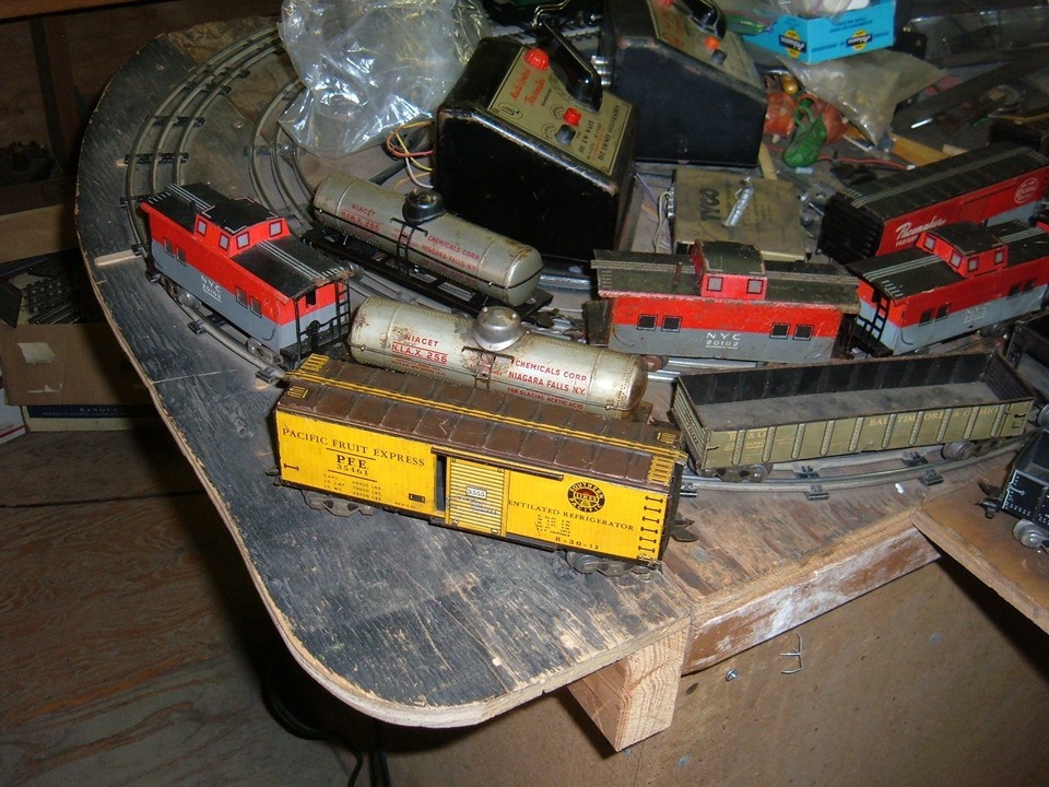 MARX TRAIN LOT 24 CARS 999 LOCO, BOX CARS, GONDOLA , HOPPER, CABOOSE ...