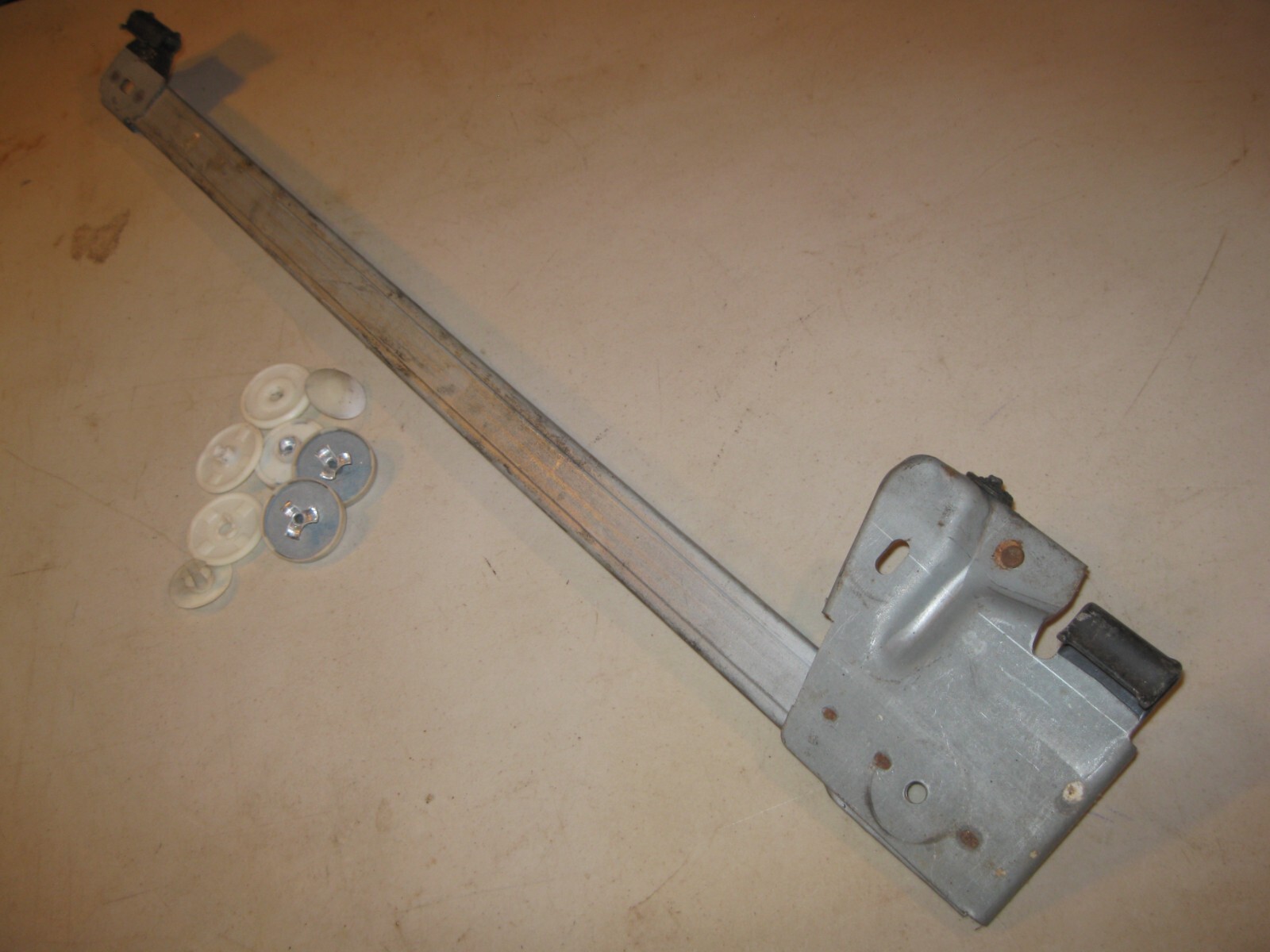 82-92 Camaro Firebird Trans Am RH Door Window Track Guide | eBay