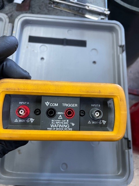Fluke 98 Automotive Scopemeter with Lots Of Attachments AND NEW BATTERY ...