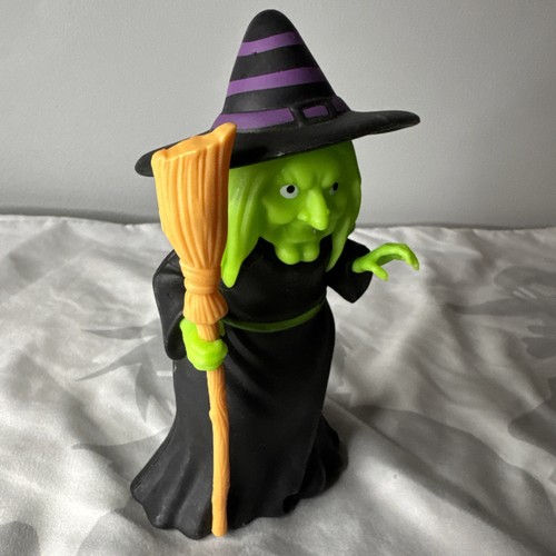 CACKLING WITCH w/Broom Light up Sound PLASTIC FIGURE wicca motion ...