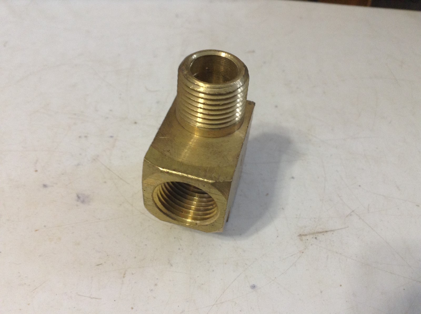 444150 - A New Fuel Line Tee For A New Holland CR9040, CR9060, CR9070 ...