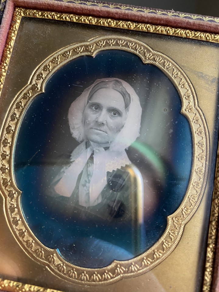 Sharp 1/6 Plate Daguerreotype Of Older Woman In Bonnet, Nice Vignette ...
