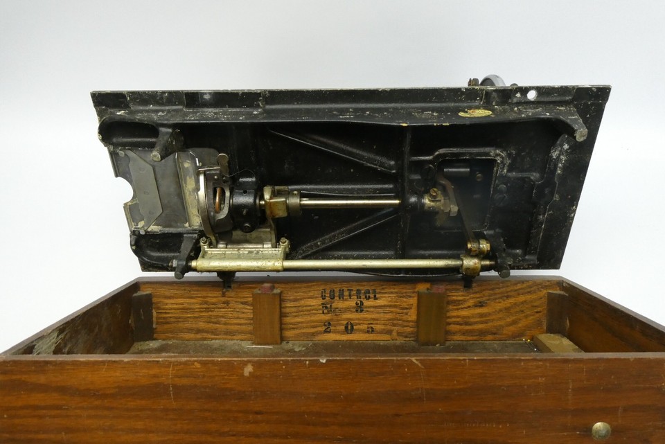 Vintage Used White Rotary Sewing Machine 65 Watts 110 Volts E-6354 ...