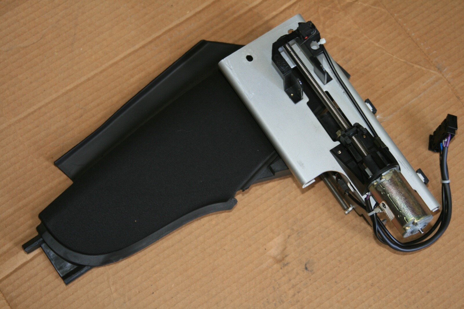 Porsche 996 99-05 Cabriolet Convertible Lateral Top Flap Motor Right ...