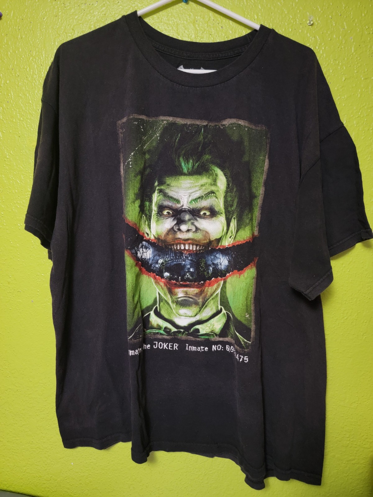 Batman Arkham Asylum Game Joker Inmate GRAPHIC T-shir… - Gem