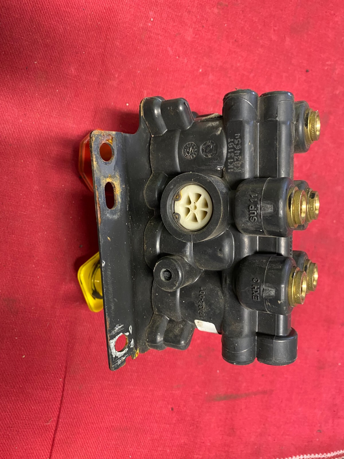 Bendix push/pull trailer air brake valve, 21315044 ,Tractor Protection ...