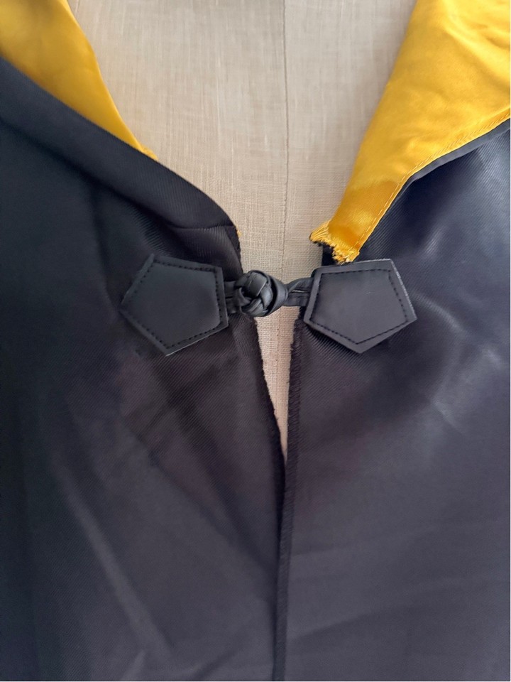 Hufflepuff Robe Universal Studios Wizarding World of Harry Potter ...