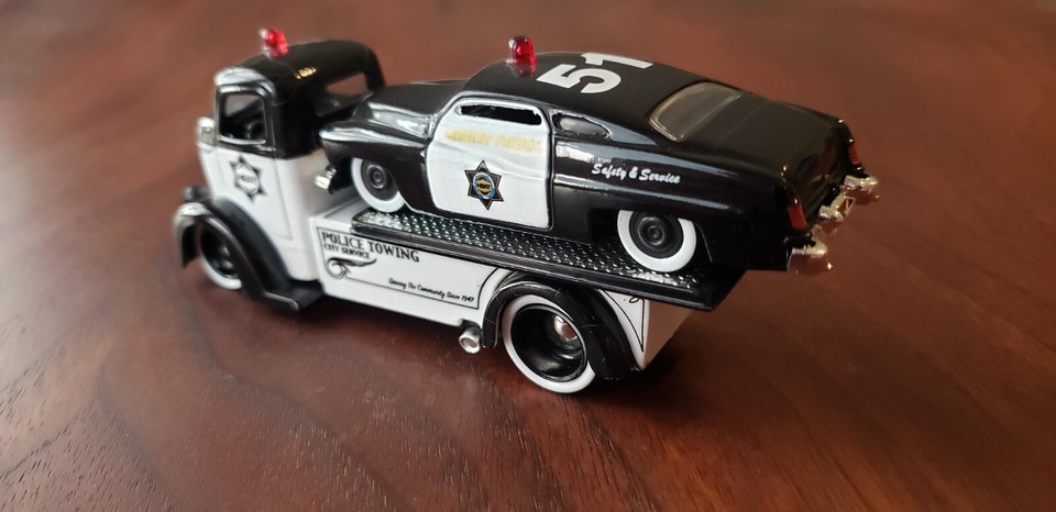 Jada Heat Police Towing Set 1951 Mercury Highway Patrol & 1947 Ford COE ...