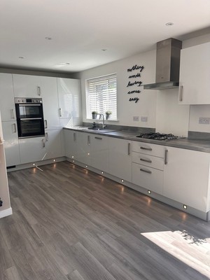 Modern Roundel Kitchen Units, Worktops Includes Hob, Extractor, Quartz ...