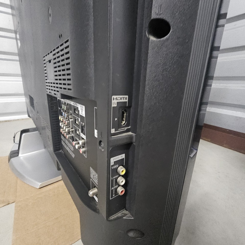 Sony Bravia 52" LCD TV With Original Remote Control.Mode : KDL-52W4100 ...