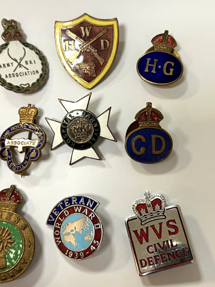 Job Lot 27x Vintage Military Army MOD Cap Button Pin Badges Metal ...