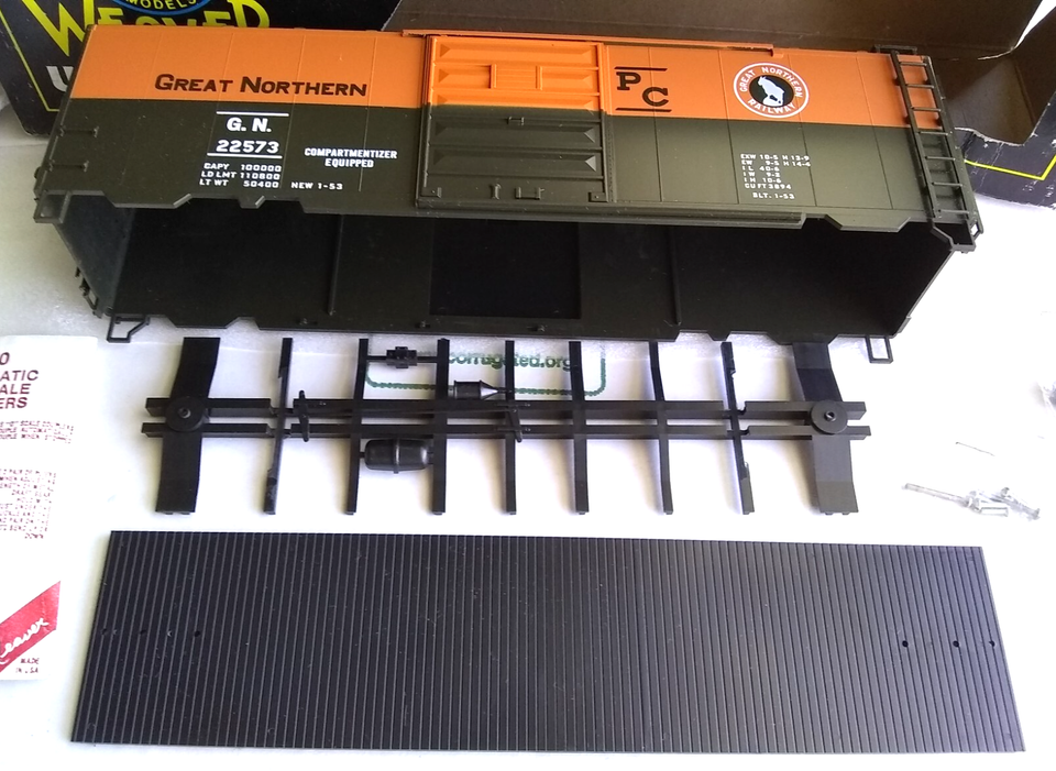 Weaver O Gauge Ultra Line Great Northern Railroad Model Train Box Car ...