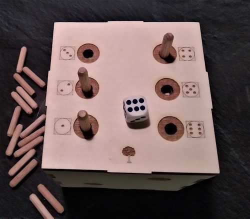 Würfelspiel "Die Sechs ist weg", aus Holz Natur ca. 10x10x10 cm ...