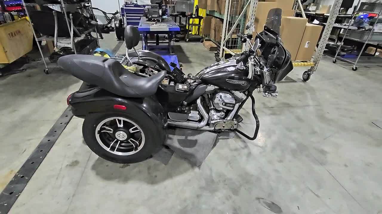 15-23 Harley Davidson Freewheeler Front Nose Fairing W/ Radio Tsukayu ...