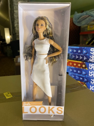 Barbie Signature Looks Model #1 Doll Lina Face Mold, Made to Move ...