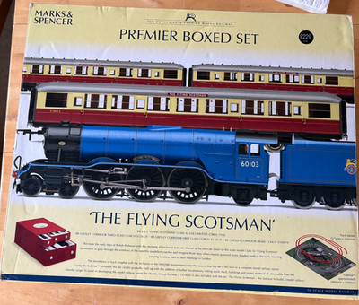 Hornby OO R1082 The Flying Scotsman Premier Boxed Set (M&S) | eBay UK