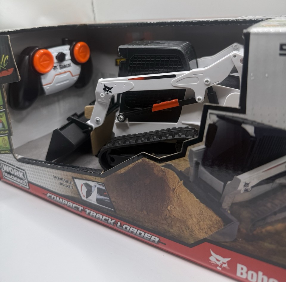 New Maisto Tech Remote Control Work Machines Bobcat T590 Track Loader ...