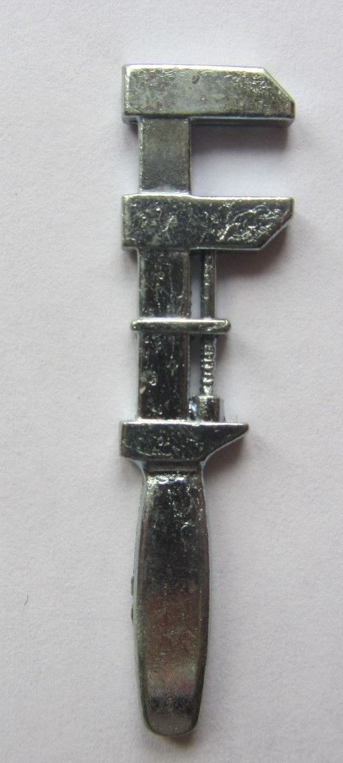 Cluedo WEAPON Choose 1 Rope Pipe Spanner Candlestick Dagger Revolver ...