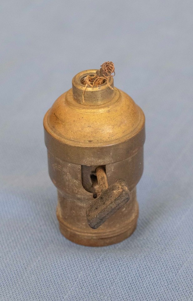 Two Vintage Antique Brass "Fat Boy" Paddle Turn-key Lamp Sockets Arrow ...