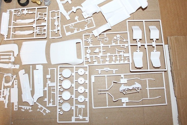 Revell 1972 Olds Cutlass Supreme Custom 2n1 Model Kit 1:25 Complete ...