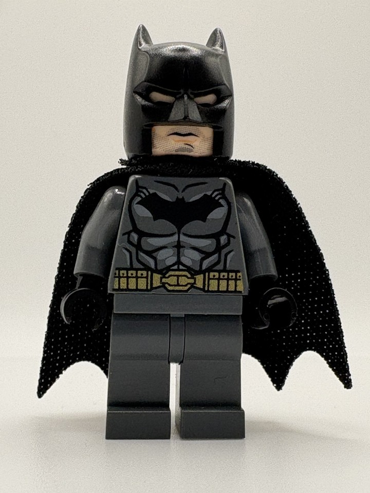 LEGO Batman Minifigure Dark Bluish Gray Suit Gold Belt 76034 sh151 ...