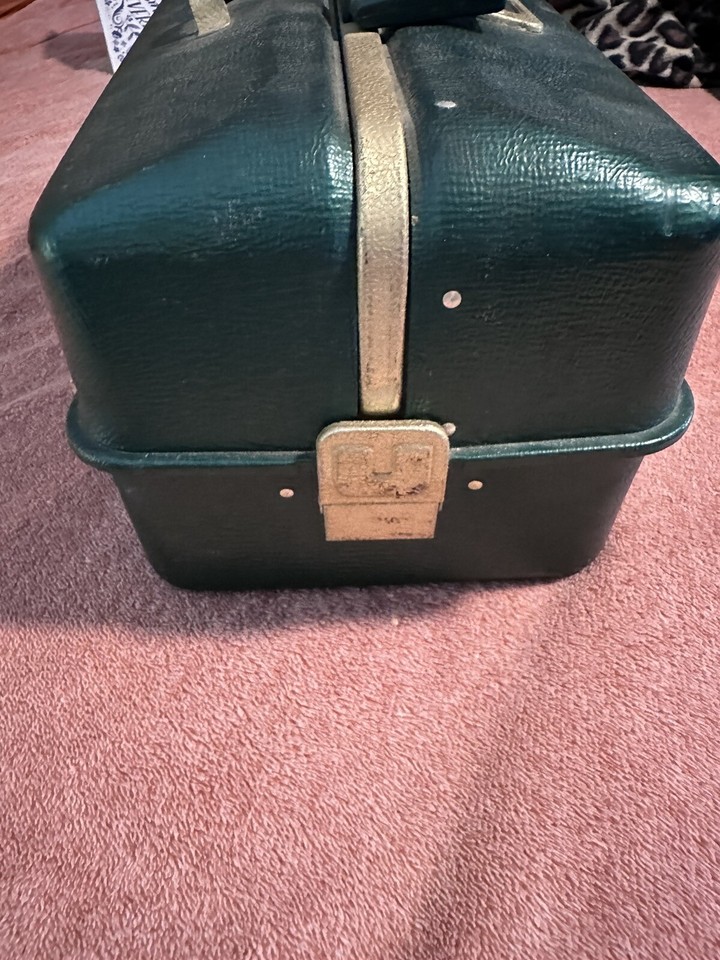 Vintage UMCO 800U Green Fishing Cantilever Tackle Box | eBay