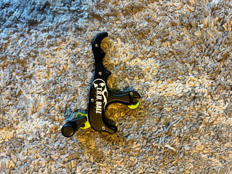 Matthews V3 31 Compound Bow, SBK hard case, Bone collector release and ...