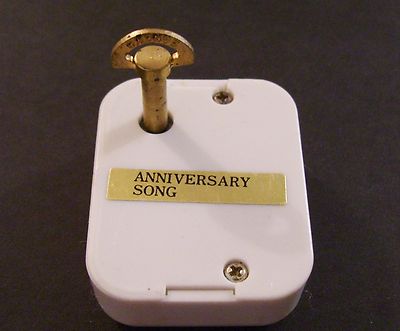 VINTAGE SANKYO JAPAN MUSIC BOX FOR CRAFTS ANNIVERSARY SONG SMALL SIZE ...