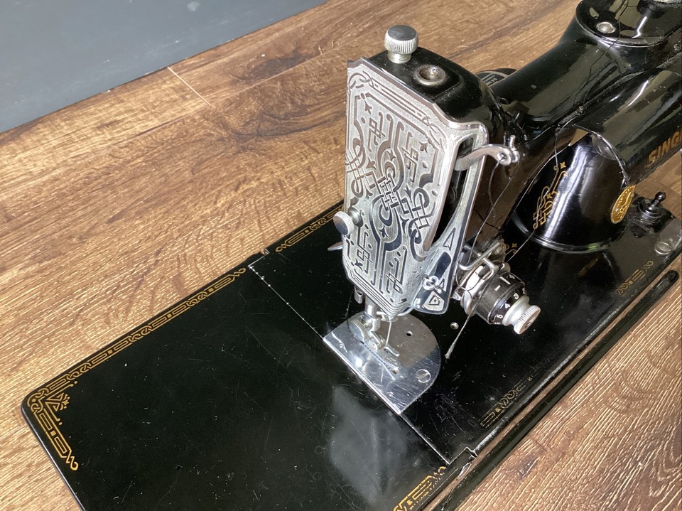 1946 Singer 221 Featherweight Portable Sewing Machine USA W/ Case ...