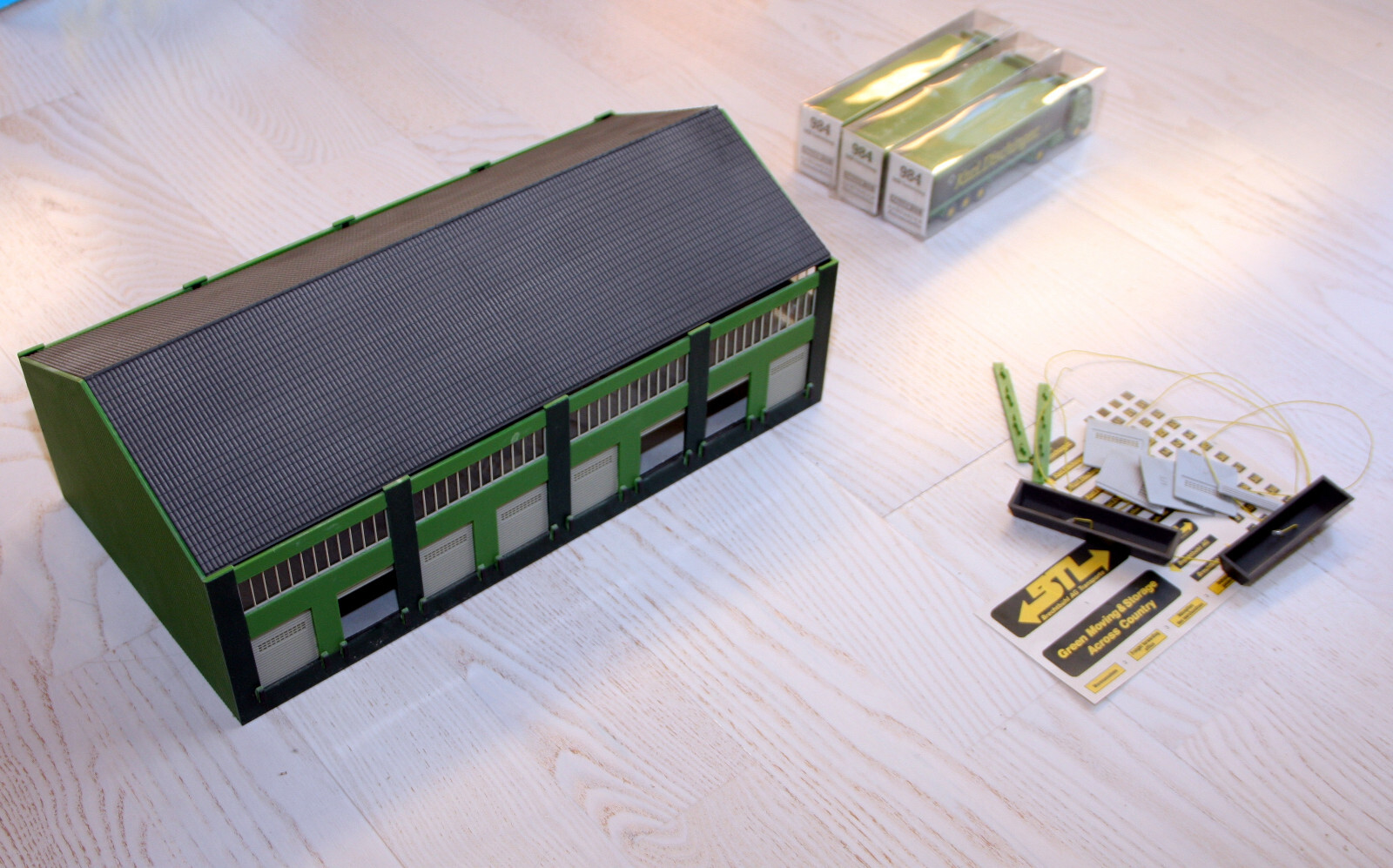 Faller H0 130983 Fachspedition "karl Dischinger" + 3 LKWs, gebaut | eBay.de