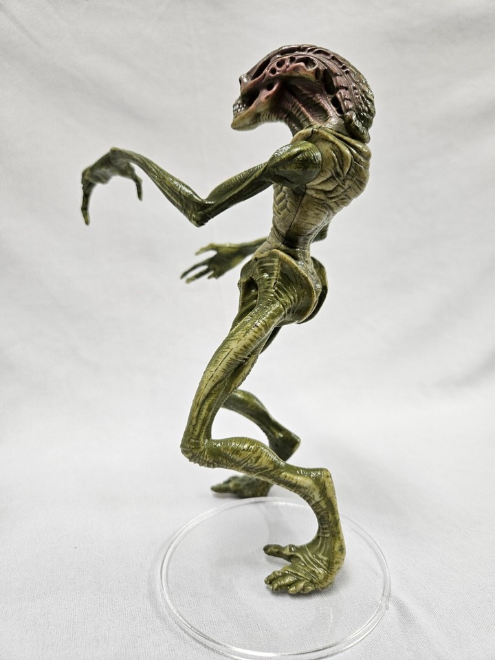 Alien Resurrection NEWBORN HYBRID ALIEN Action Figure (Hasbro Signature ...