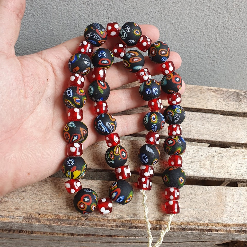 Vintage Red Skunk Eyes Mosaic Style Beads Strand GLASS BEADS Necklace ...