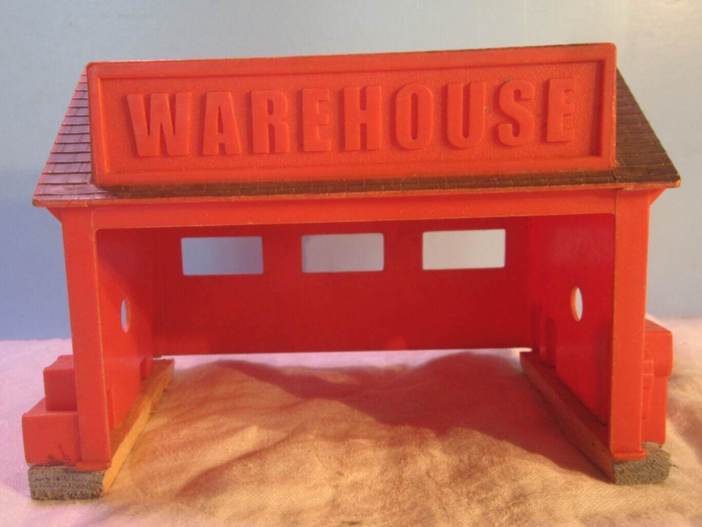 VINTAGE PLASTIC RED MATTEL WAREHOUSE CAR- TRAIN LANDSCAPE BUILDING | eBay