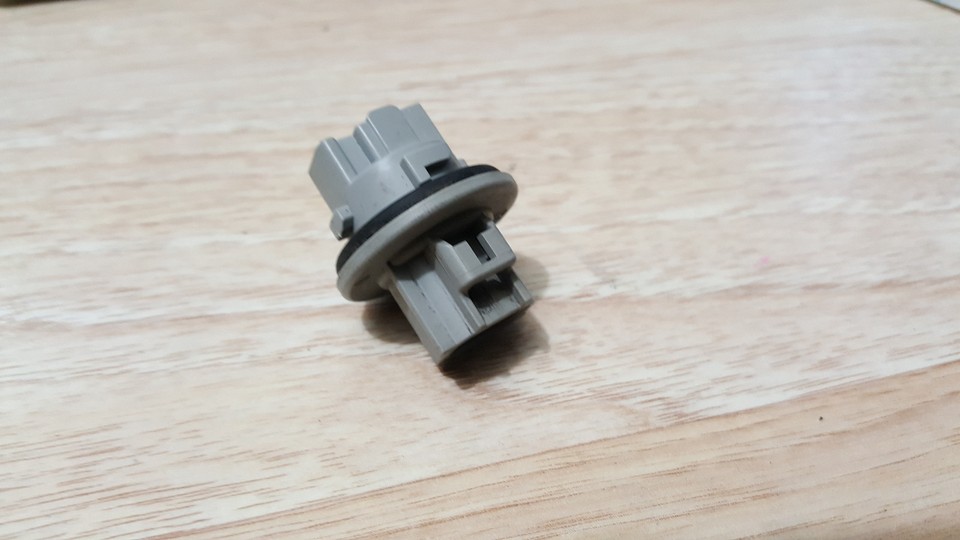toyota lexus socket plug 90075-60028 9007560028 wy21w oem c54 | eBay