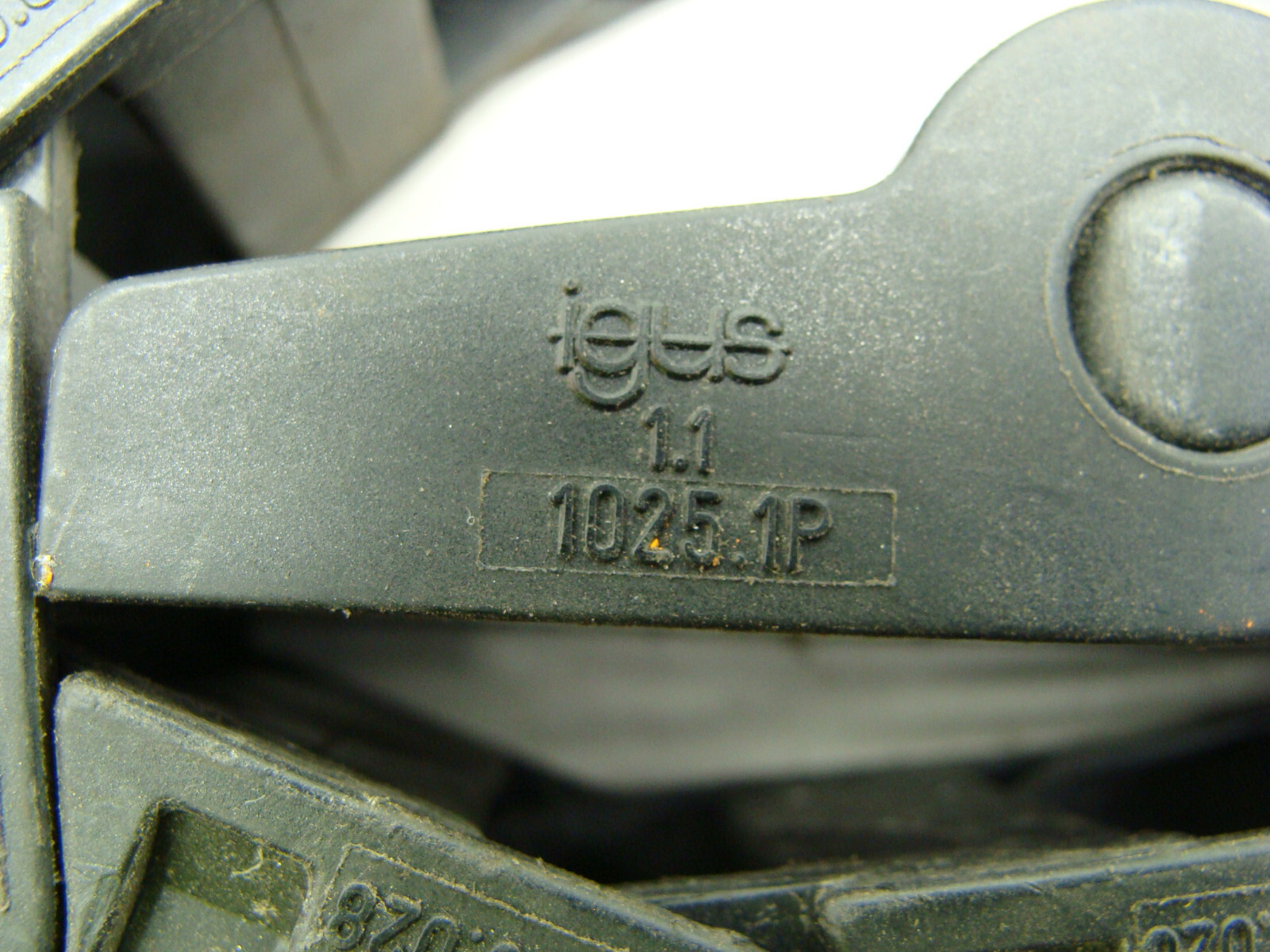 IGUS E-CHAIN FLEX TRACK 1.1 1025.1P 10.025.028 48" X 1-1/2" | eBay