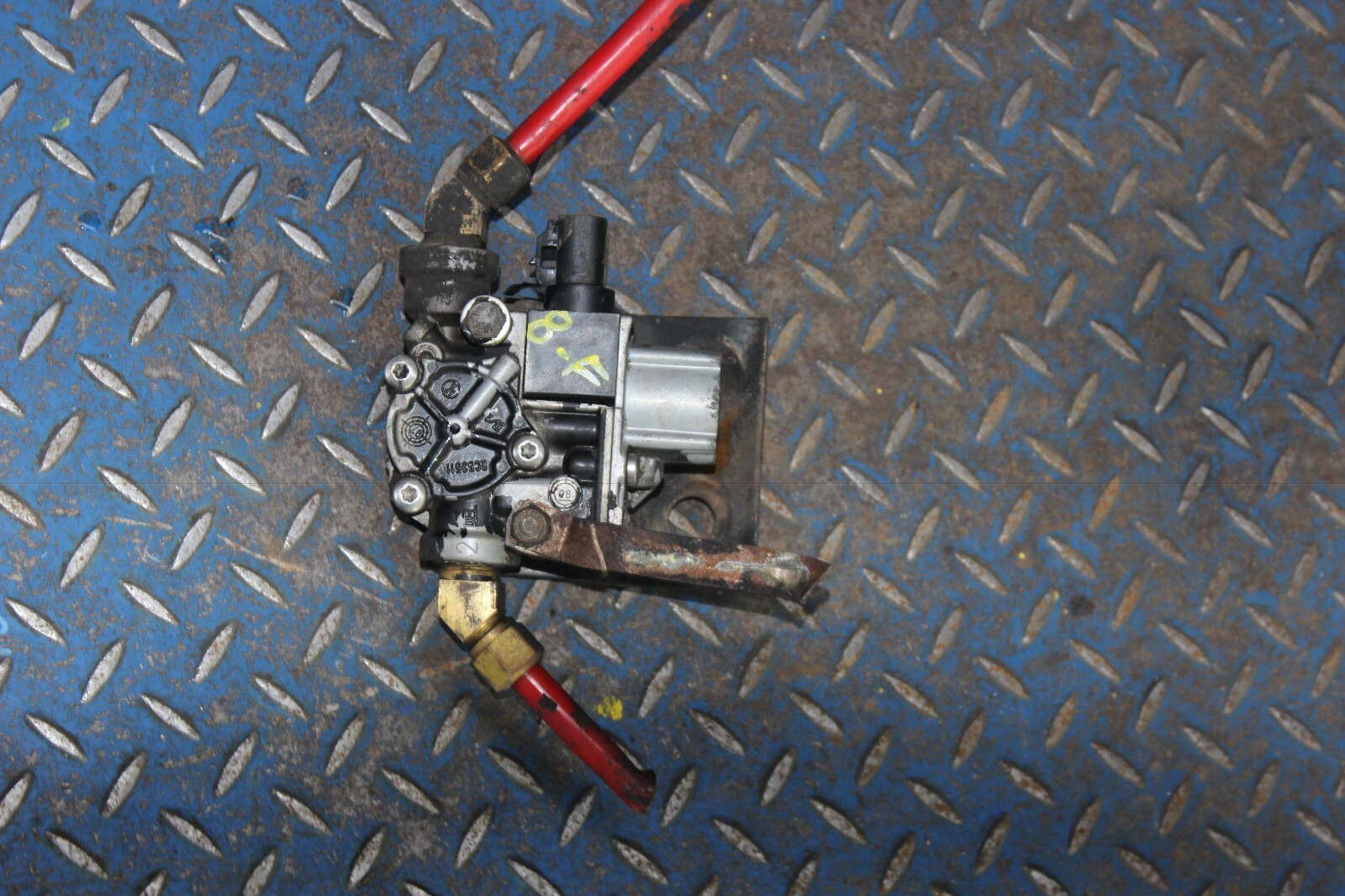 2000 FREIGHTLINER FLC112 ABS MODULATOR VALVE P/N: 5002210 | eBay