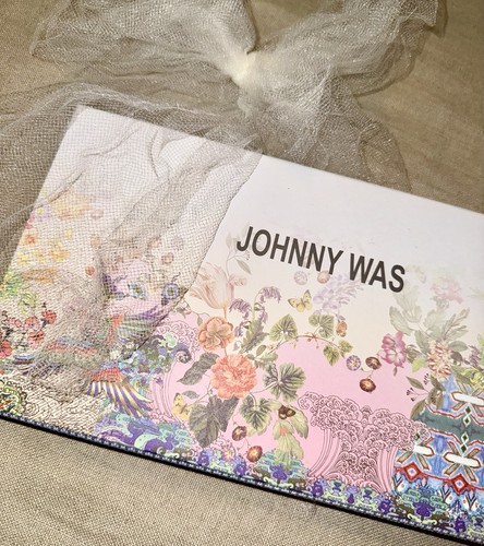 Johnny Was Gift Box Magnetic Closure White W/ Logo & Graphic 12“ X 6.5 ...