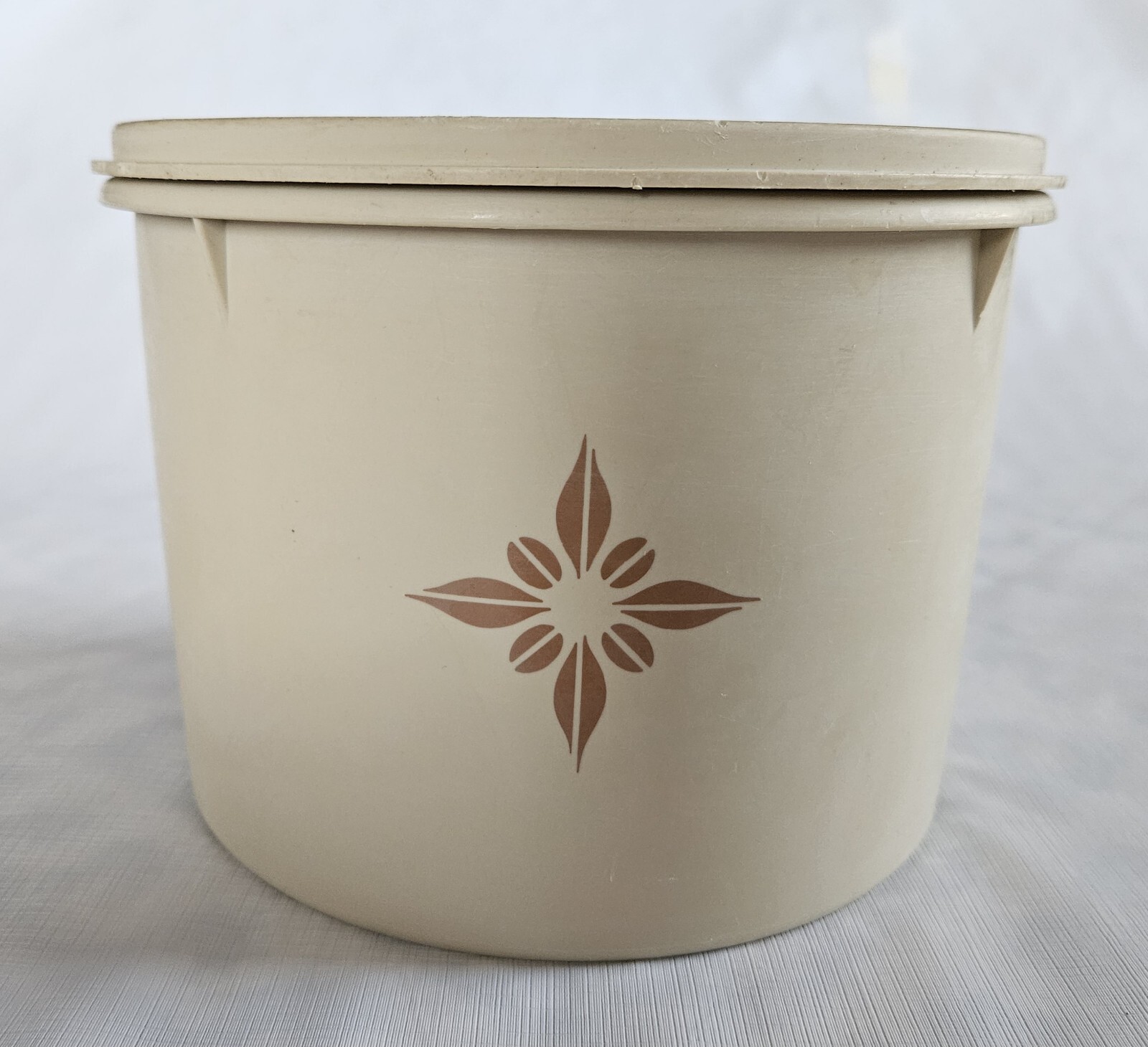 Vintage Tupperware Starburst Beige Almond Canister Container with Lid 7 ...