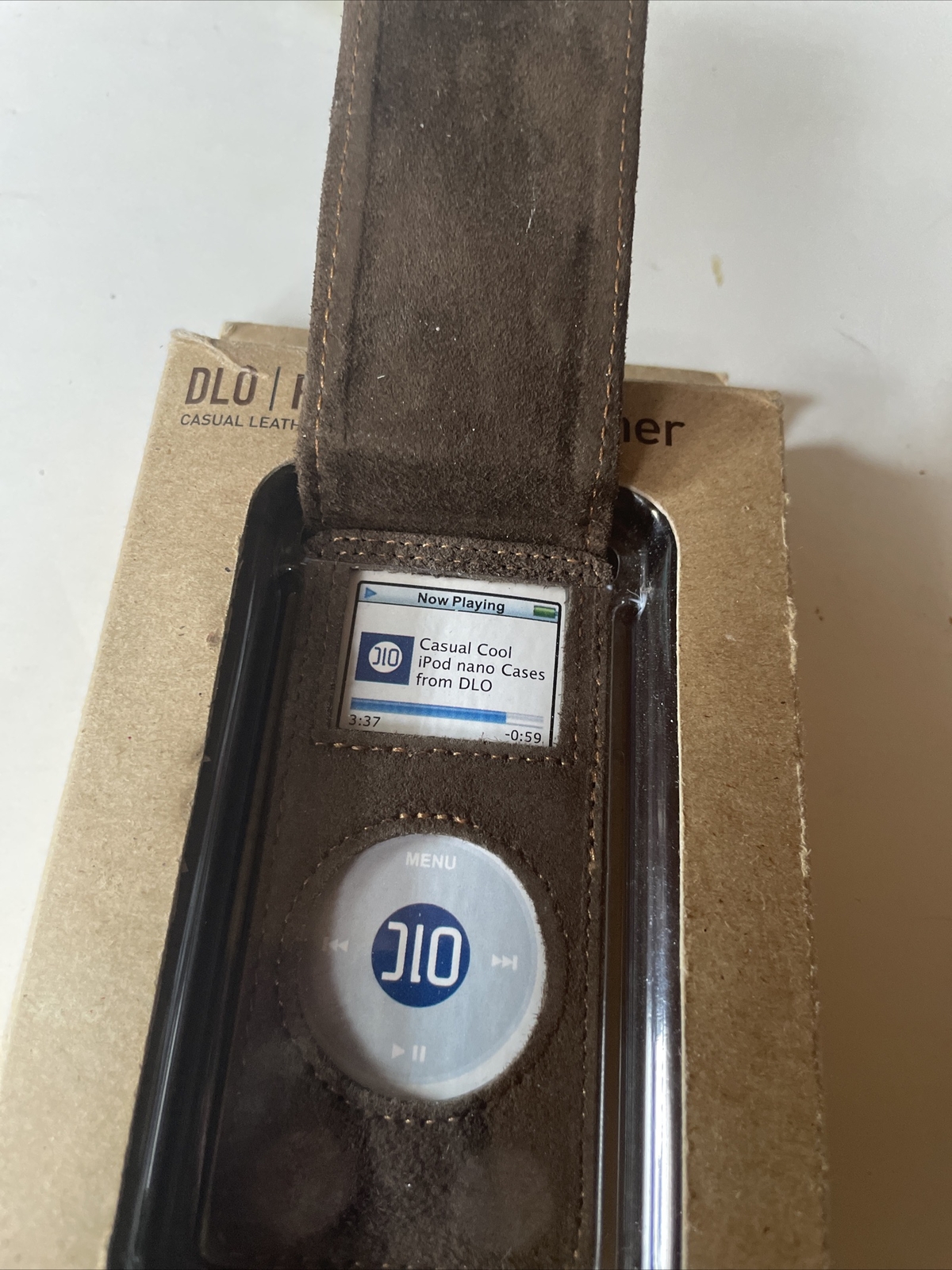 Digital Lifestyle Outfitters Hipcase Relaxed Leather Folio for Ipod ...