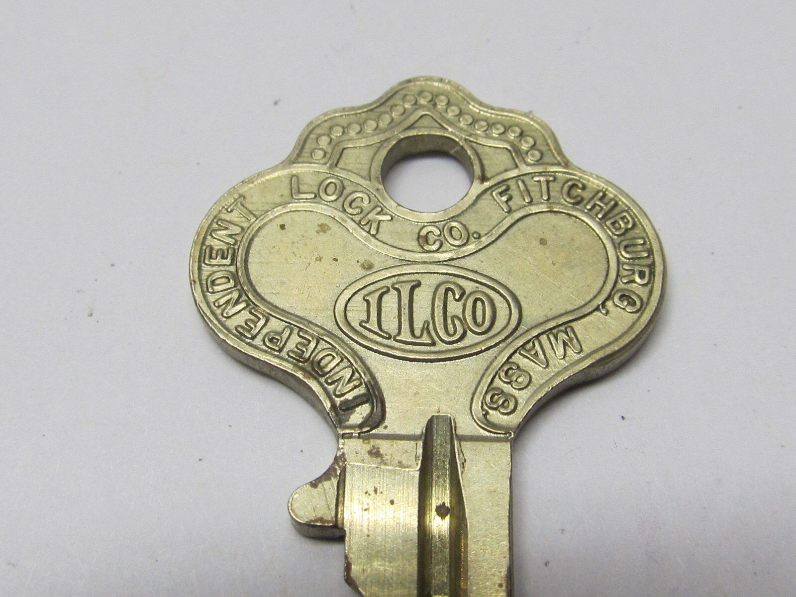 VINTAGE ORNATE INDEPENDENT LOCK CO. KEY ILCO FITCHBURG, MASS (2 3/16 ...