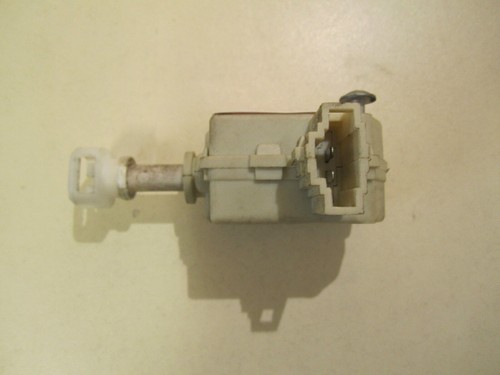 3C0810773 VW Passat B6 actuator fuel tank flap / tank flap engine 3C0 ...