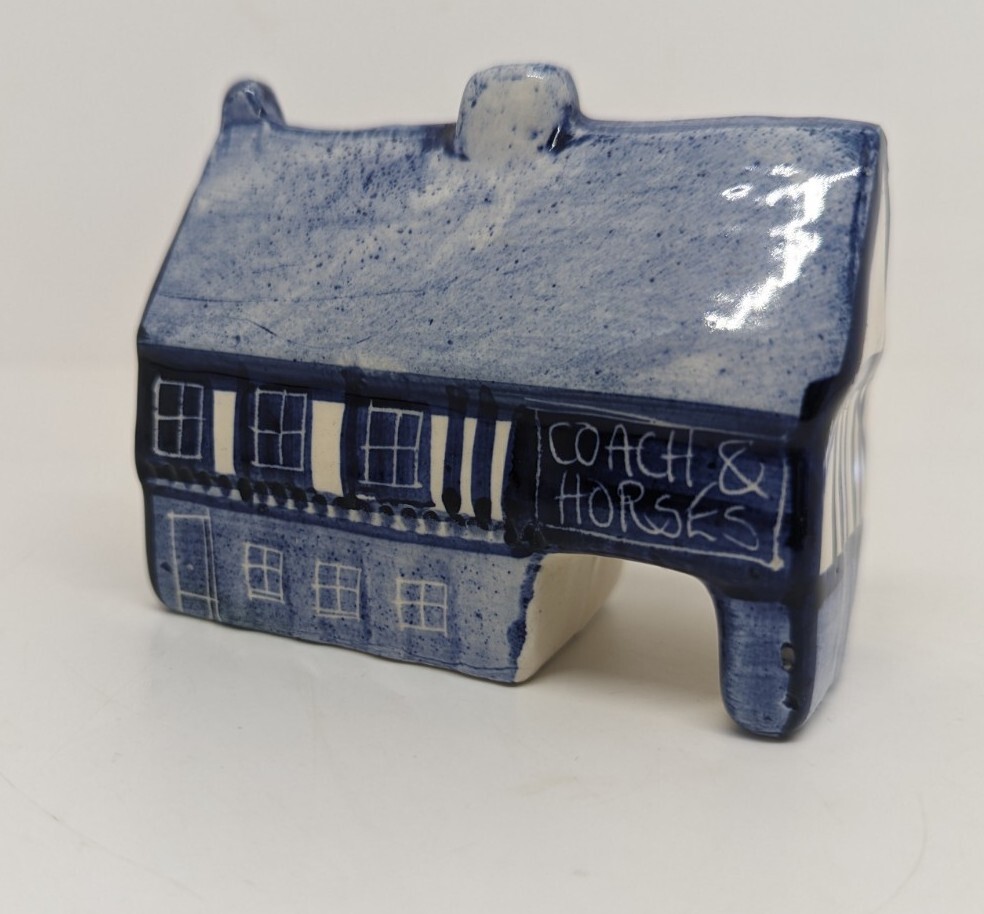 Vintage Ceramic House Blue/White Coach & Horses | eBay
