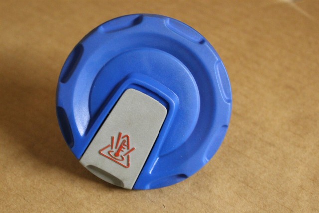 Audi A4 S4 (B9) 2018 Water coolant tank reservoir cap 4M0121321J Petrol ...