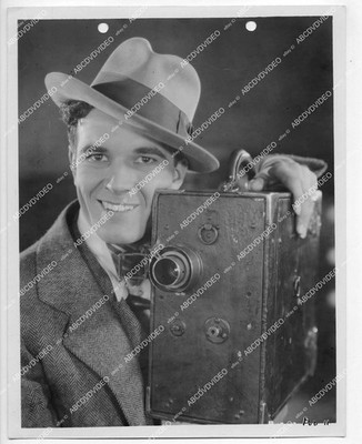 o4603 1928 orig photo Nick Stuart leaning on his newsreel camera silent ...